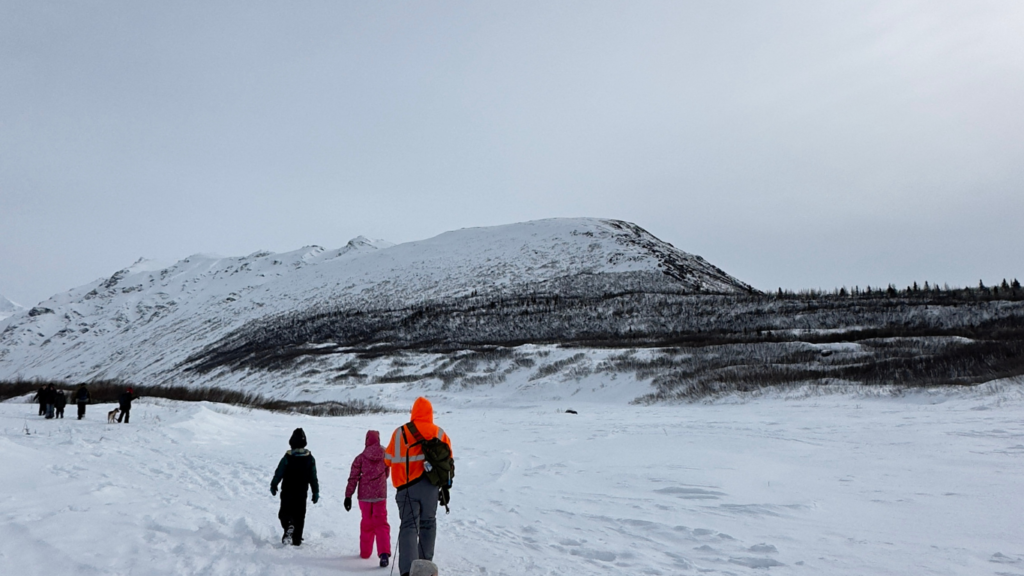 How to Build Strong Family Bonds Through Hiking